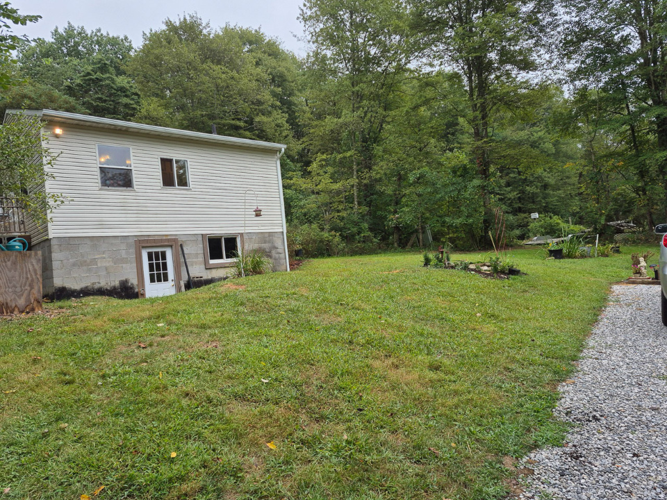 Secluded 1 BR Home on 5 Acres - East Sparta, OH