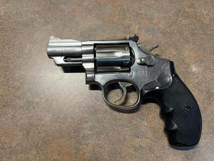 Firearms, Ammunition & Gun Cases: Smith & Wesson, Colt